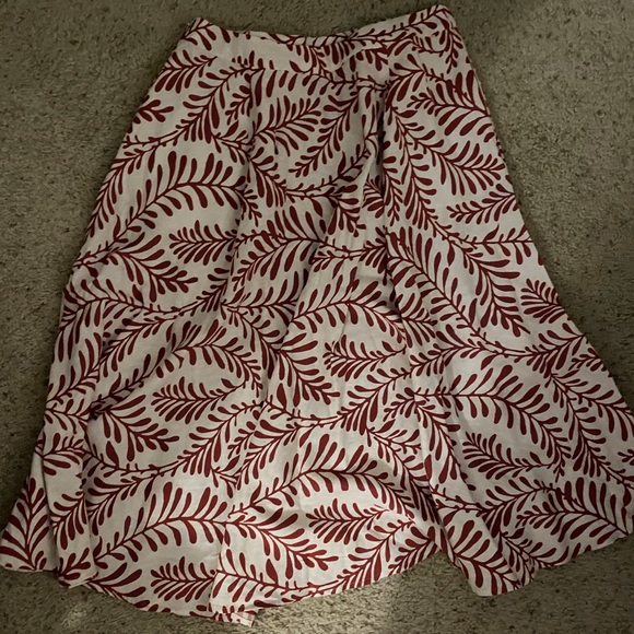 Who What Wear | Skirts | Off White Skirt With Red Pattern | Poshmark